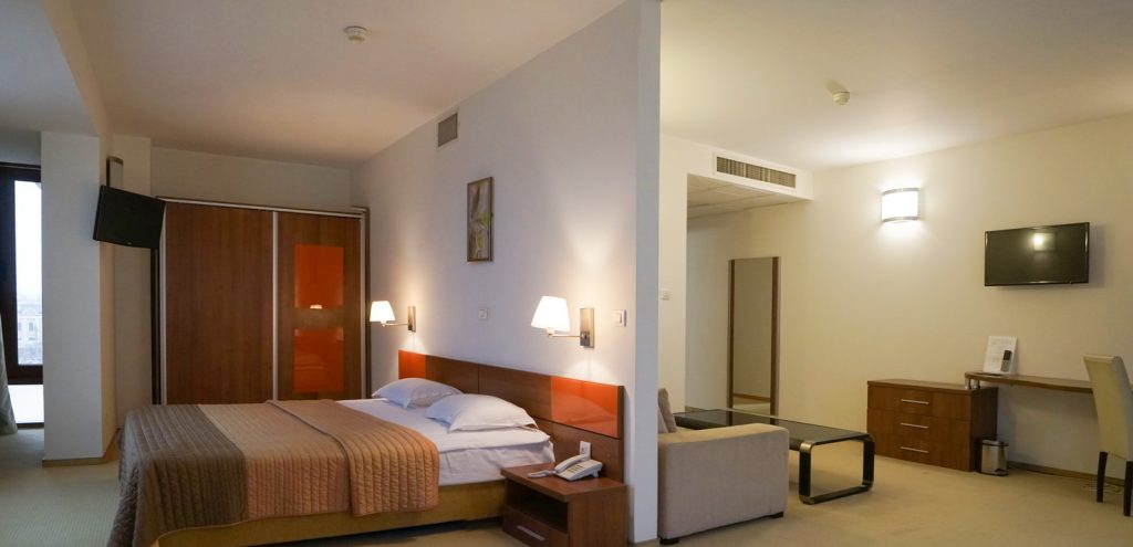 Îngrijire bătrâni la domiciliu vs la Azil Privat | e-Bucuresti.ro